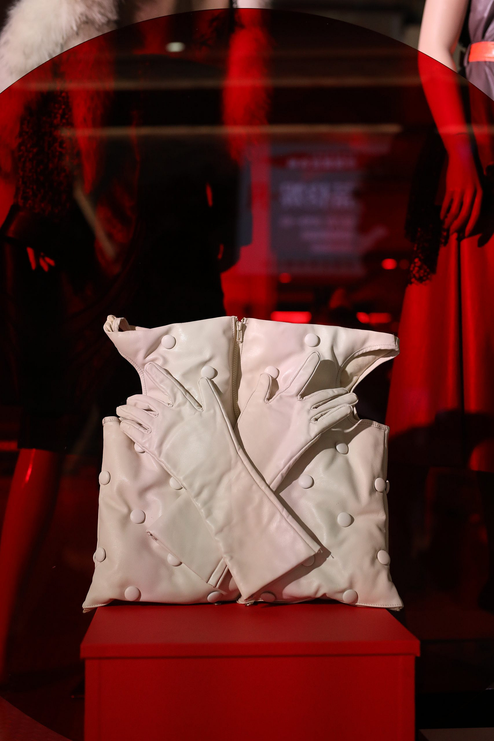 China Design Competition Winner: Shanshan Yang - Real Leather. Stay ...